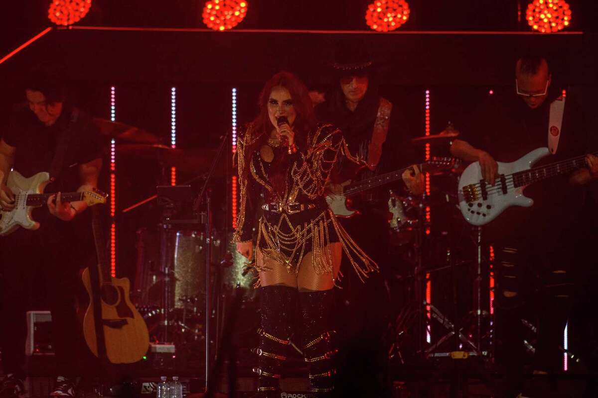 RBD Soy Rebelde Tour draws thousands of fans to Houston show
