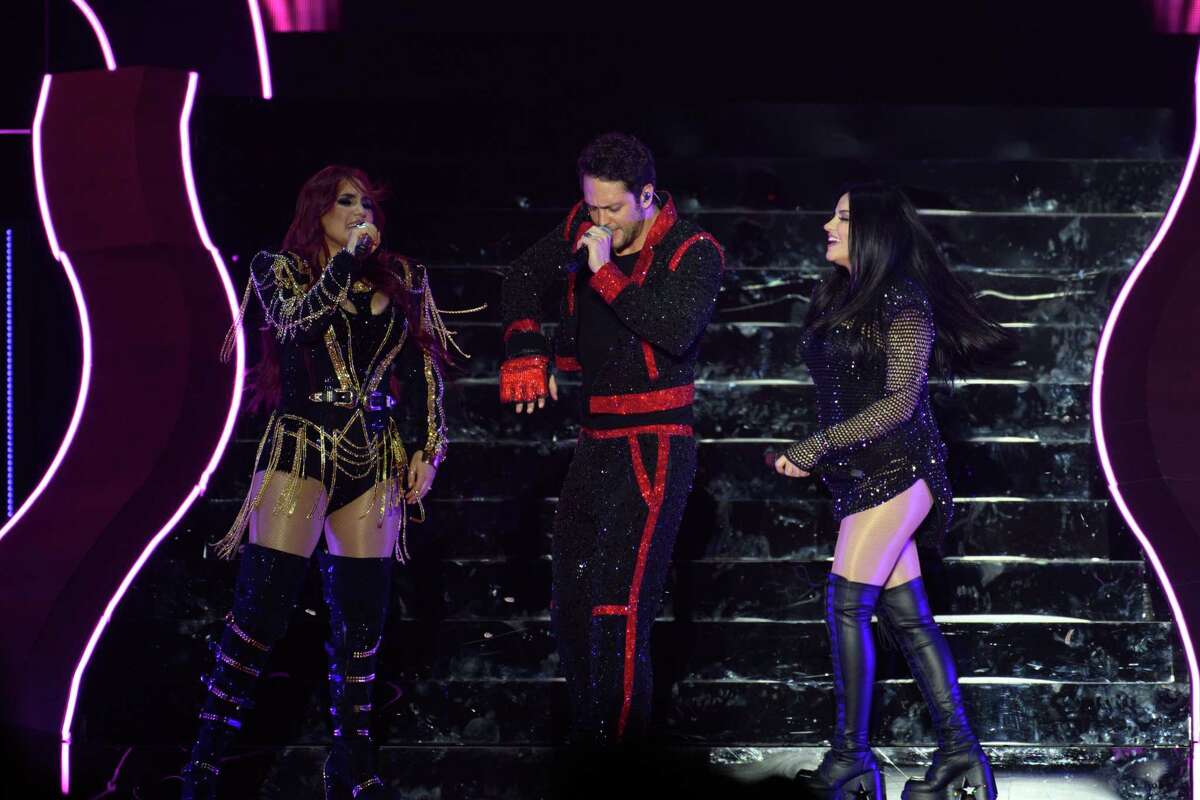 RBD Soy Rebelde Tour draws thousands of fans to Houston show