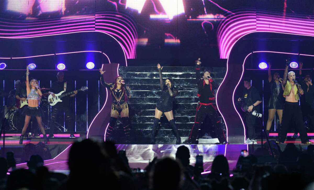 RBD Soy Rebelde Tour draws thousands of fans to Houston show