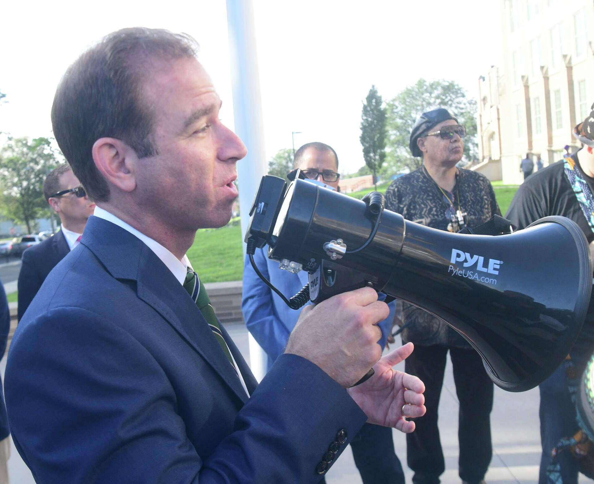 A CT Democrat pushes to abolish ICE after latest Minneapolis killing