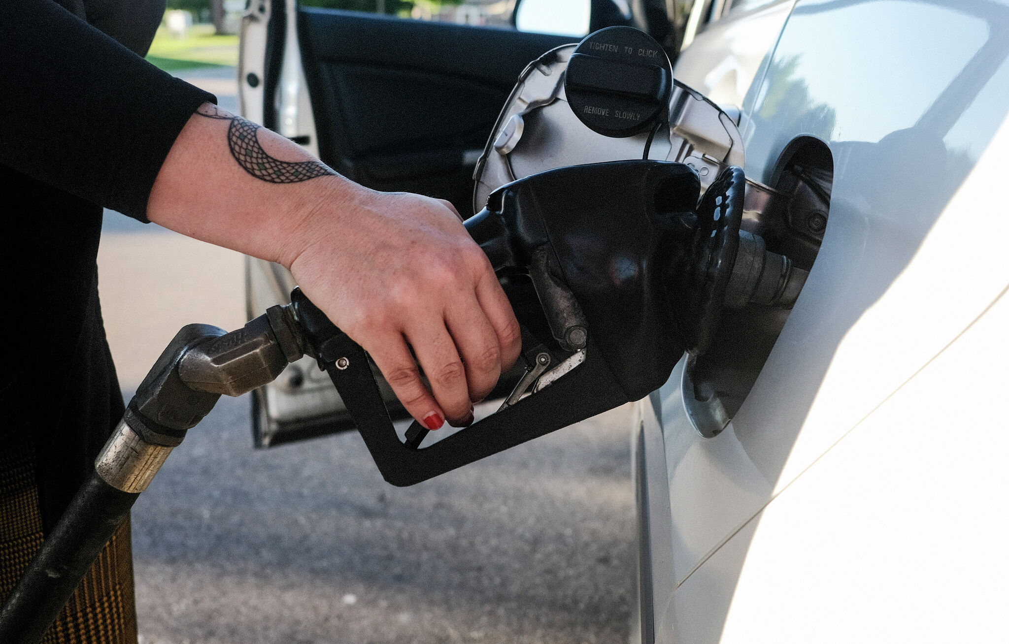 Michigan gas prices drop to lowest price since February