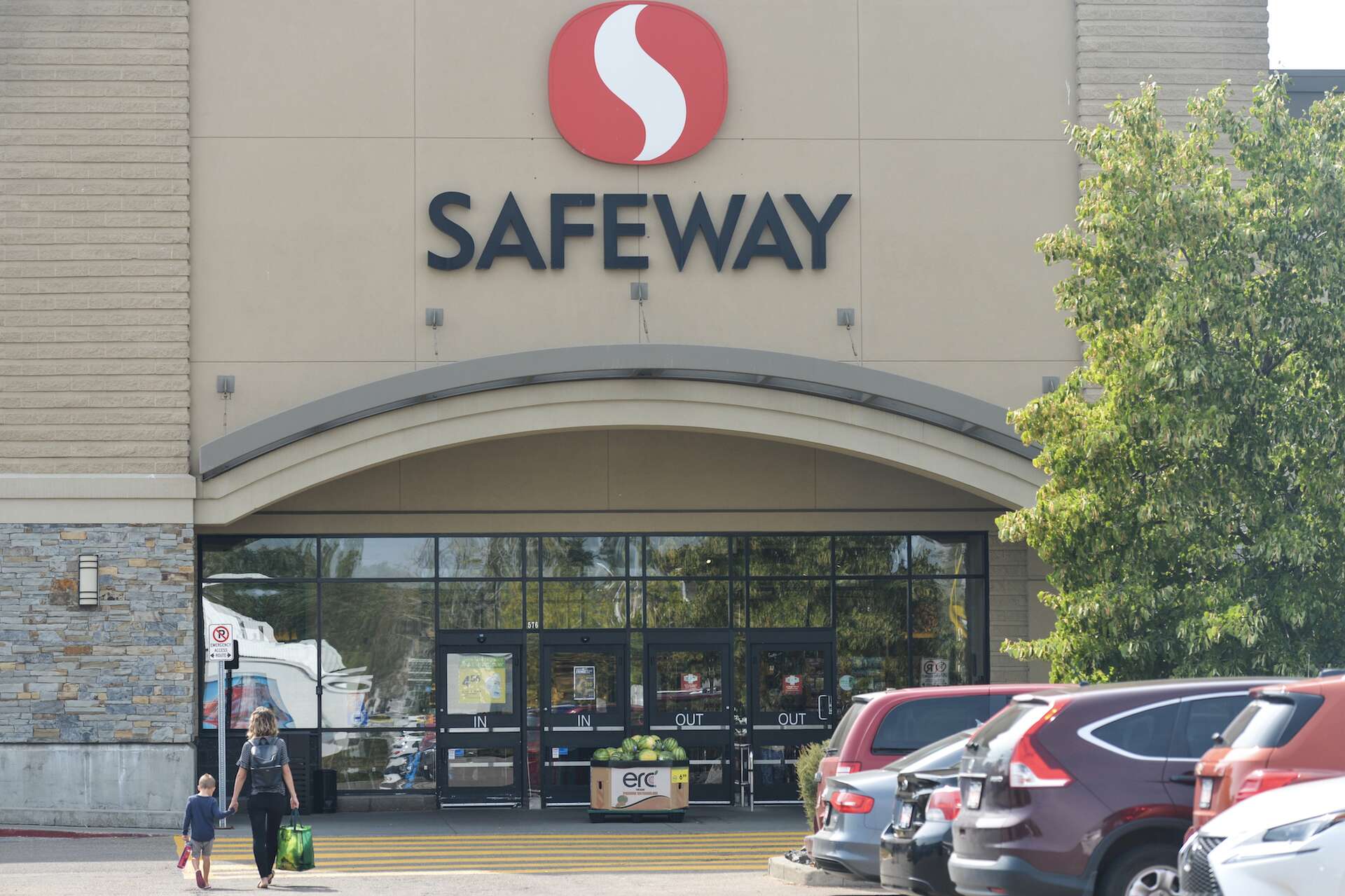 FTC sues to stop $24.6 billion grocery store merger
