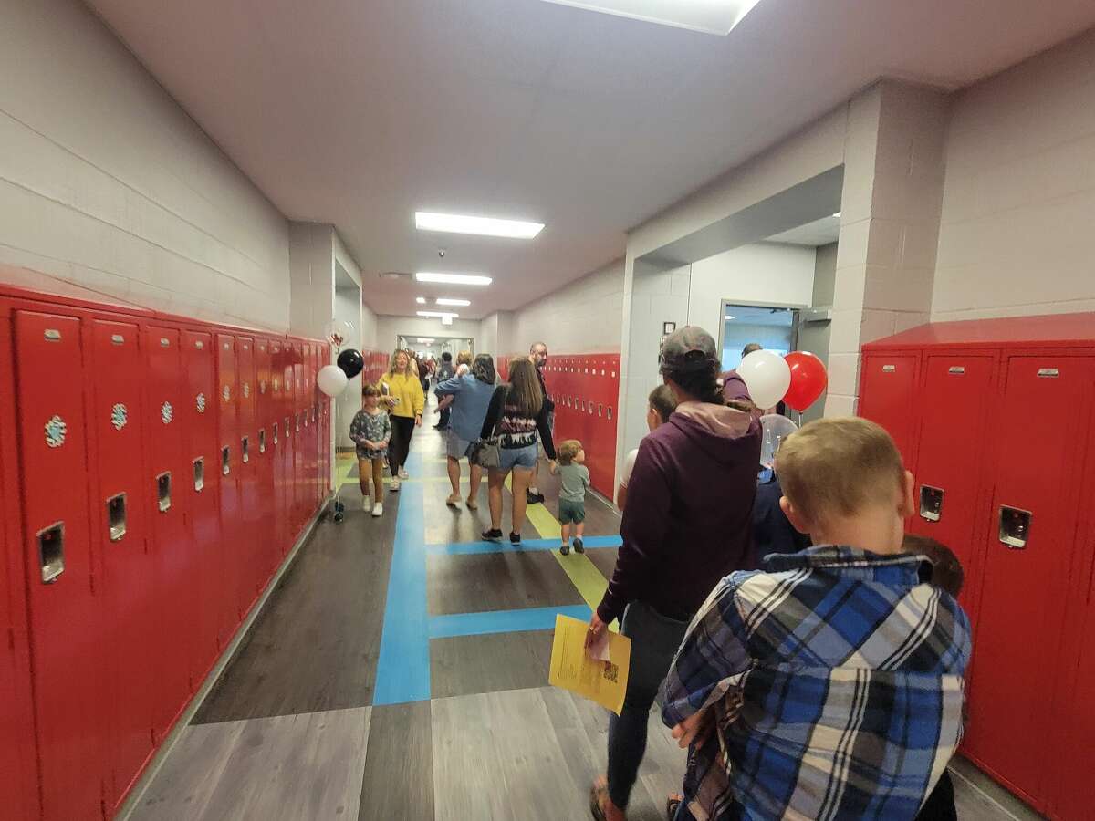 New Homestead Hills Elementary School hosts open house for students