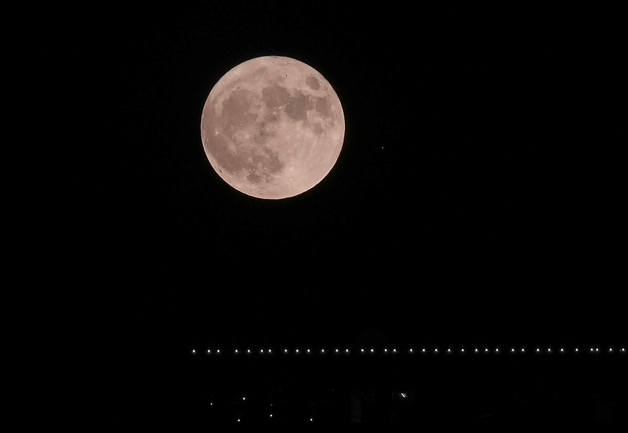 Will the supermoon blue moon be visible in Houston? What to know