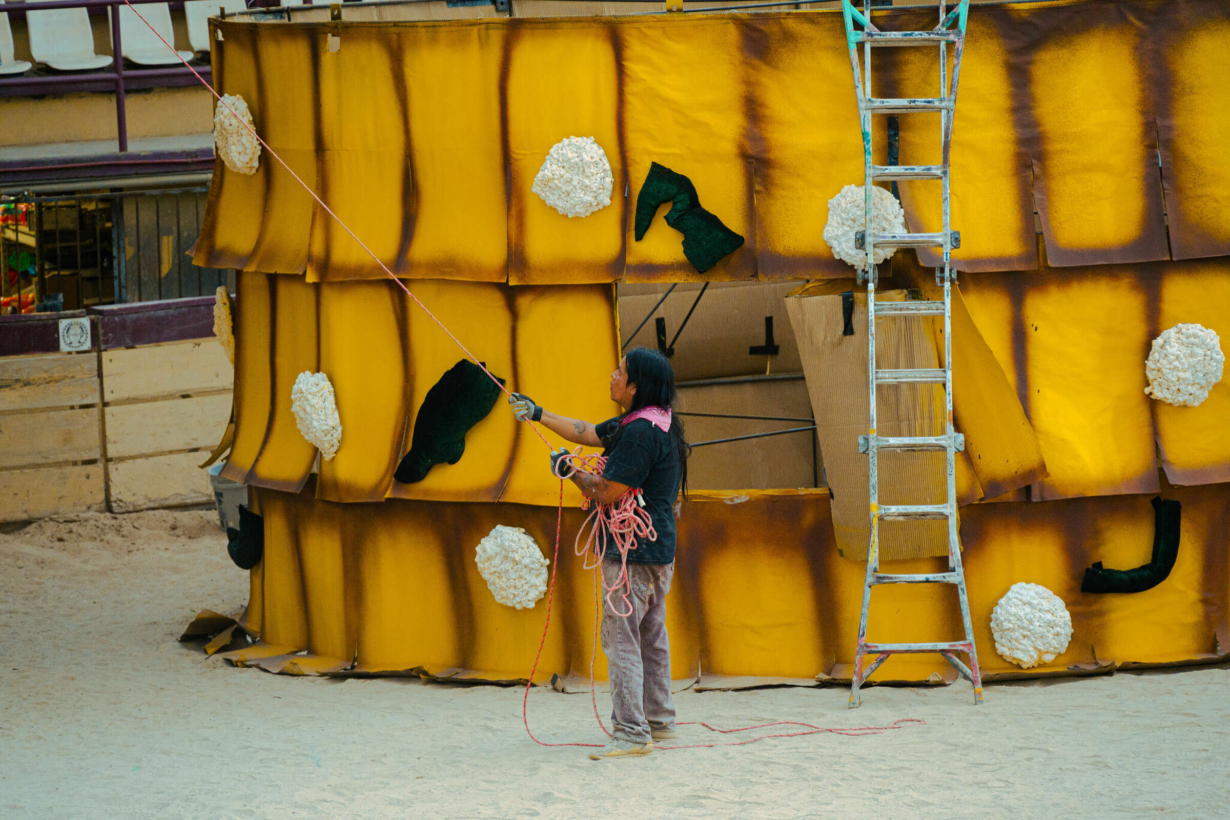 Texas artists break 2023 Guinness World Record with piñata