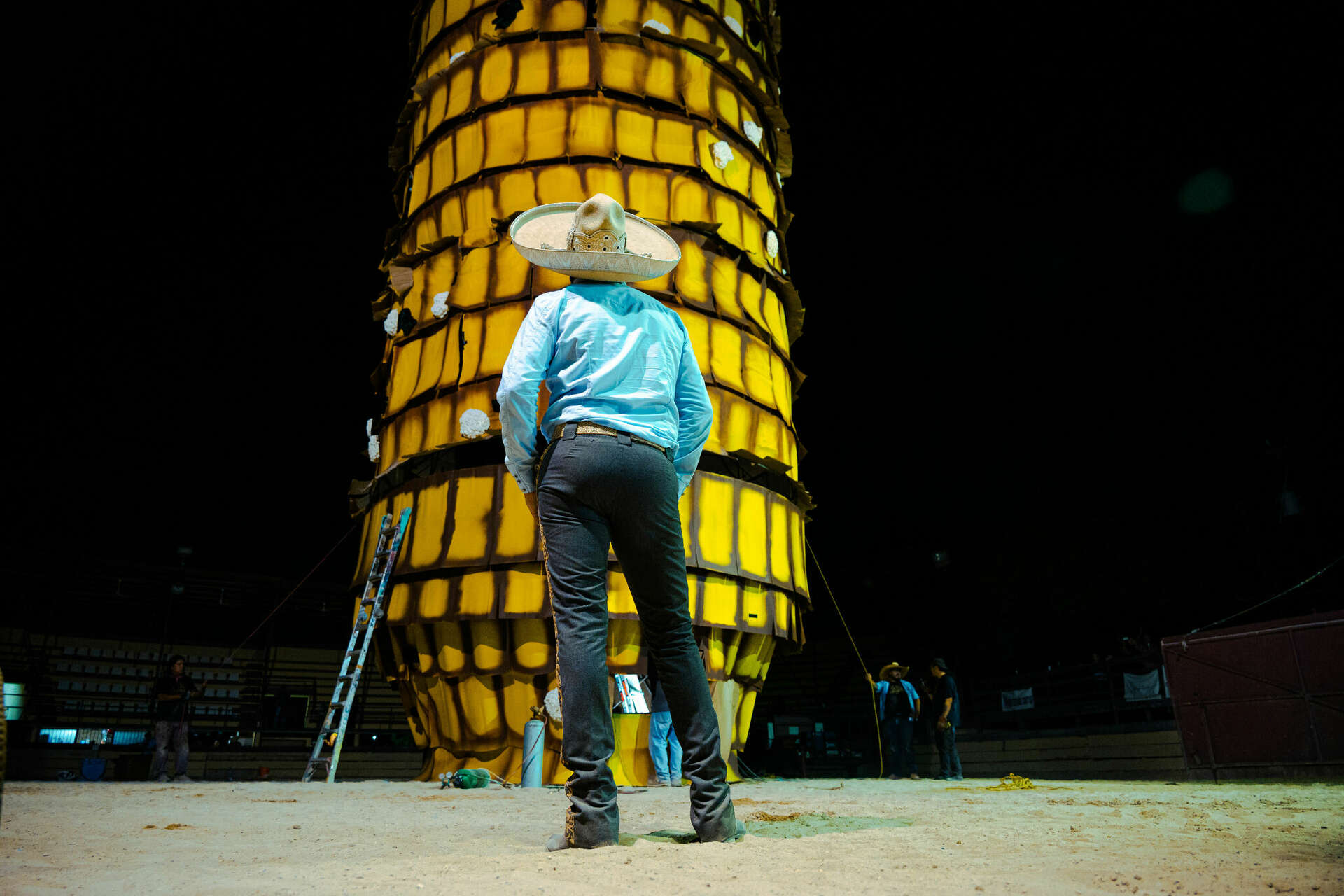 Texas artists break 2023 Guinness World Record with piñata