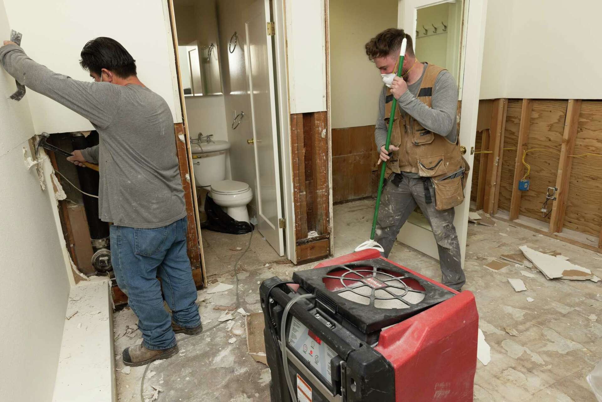 Joe Montana and neighbors sue SF over alleged sewage flooding