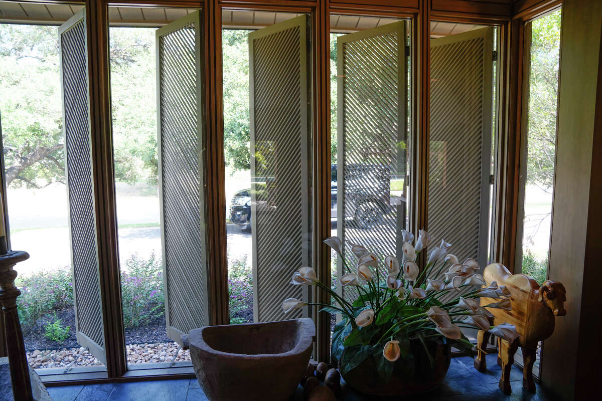 O'Neil Ford-designed home filled with pieces he commissioned