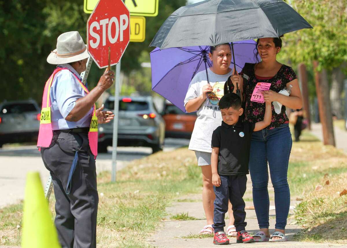 HISD parents, students welcome superintendent's reforms to NES schools