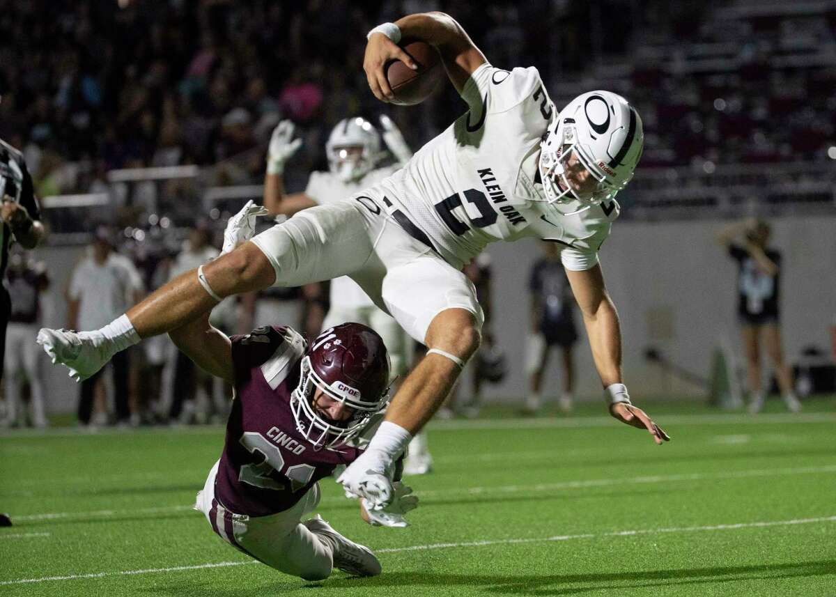 Klein Oak Panthers keep rolling with rout of Cinco Ranch Cougars