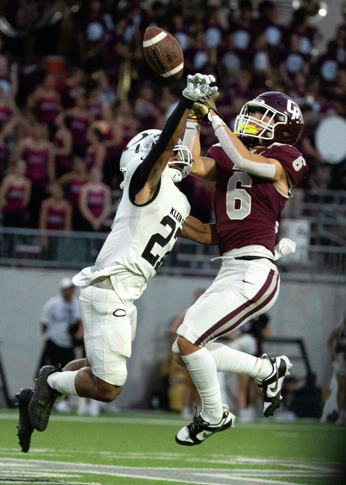 Klein Oak Panthers keep rolling with rout of Cinco Ranch Cougars