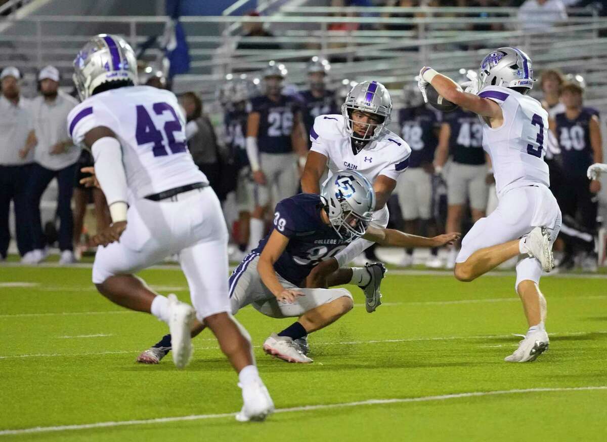 Football: Klein Cain Hurricanes top College Park Cavaliers