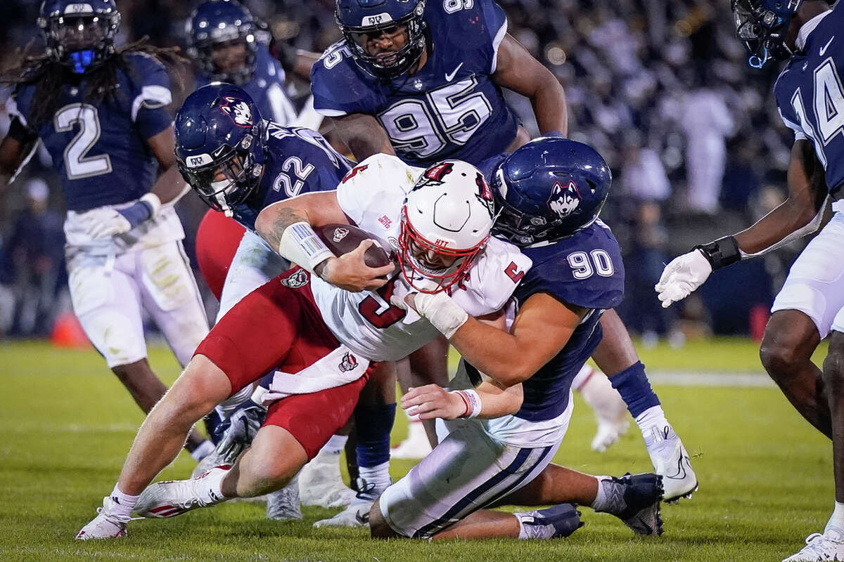 UConn football falls to NC State before large crowd at Rentschler