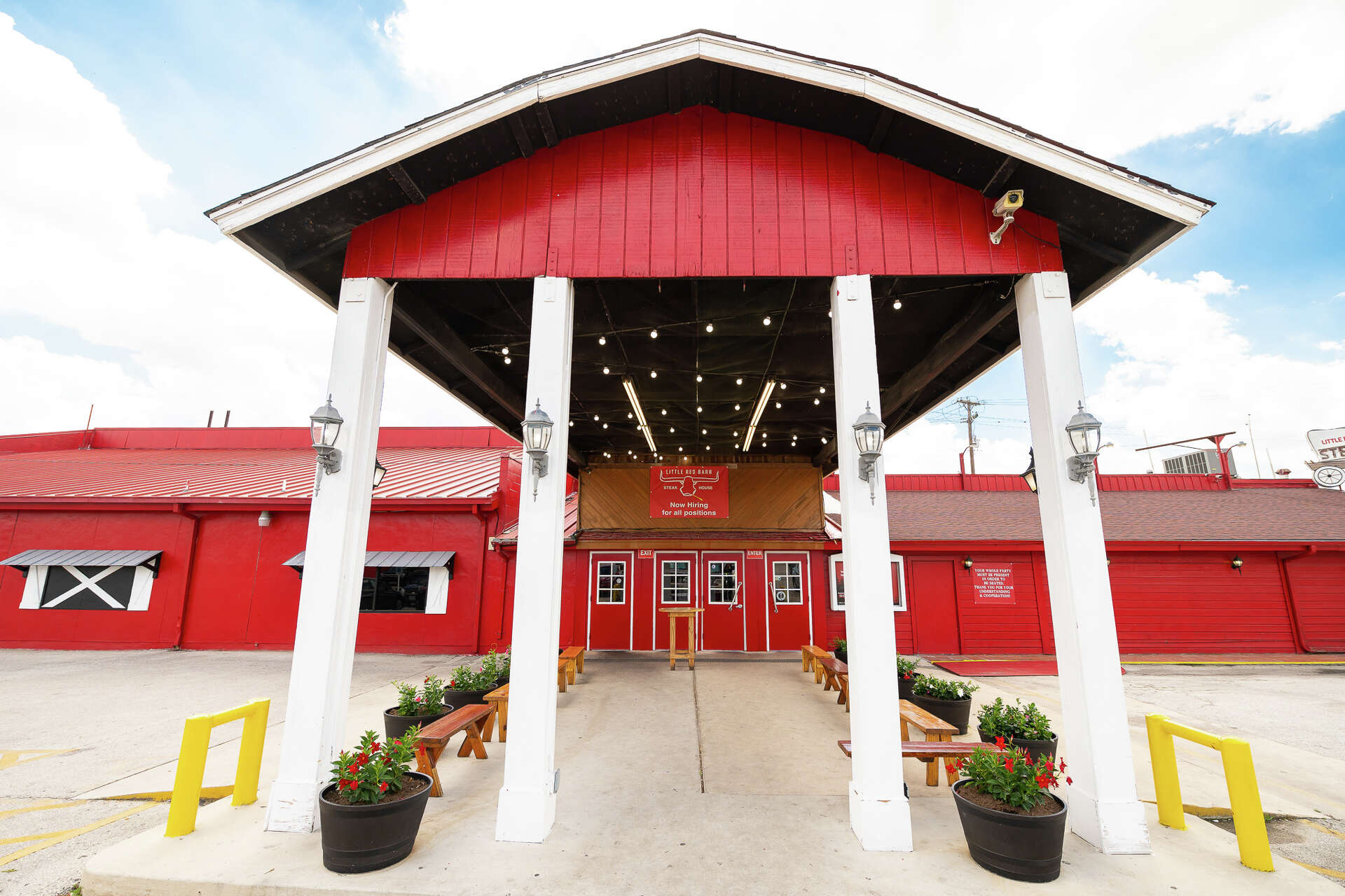 San Antonio's Little Red Barn still thrives after 60 years