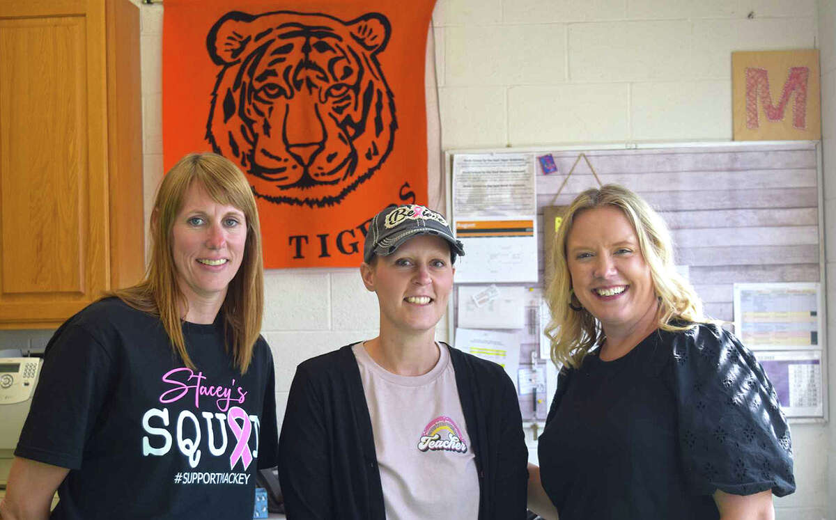 Jacksonville community backs ISD teacher with breast cancer