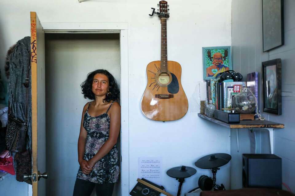 Her dad is David DePape; her mom a nudist. She’s now an activist