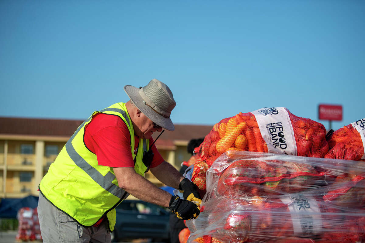 San Antonio Food Bank 'in great need' of volunteers