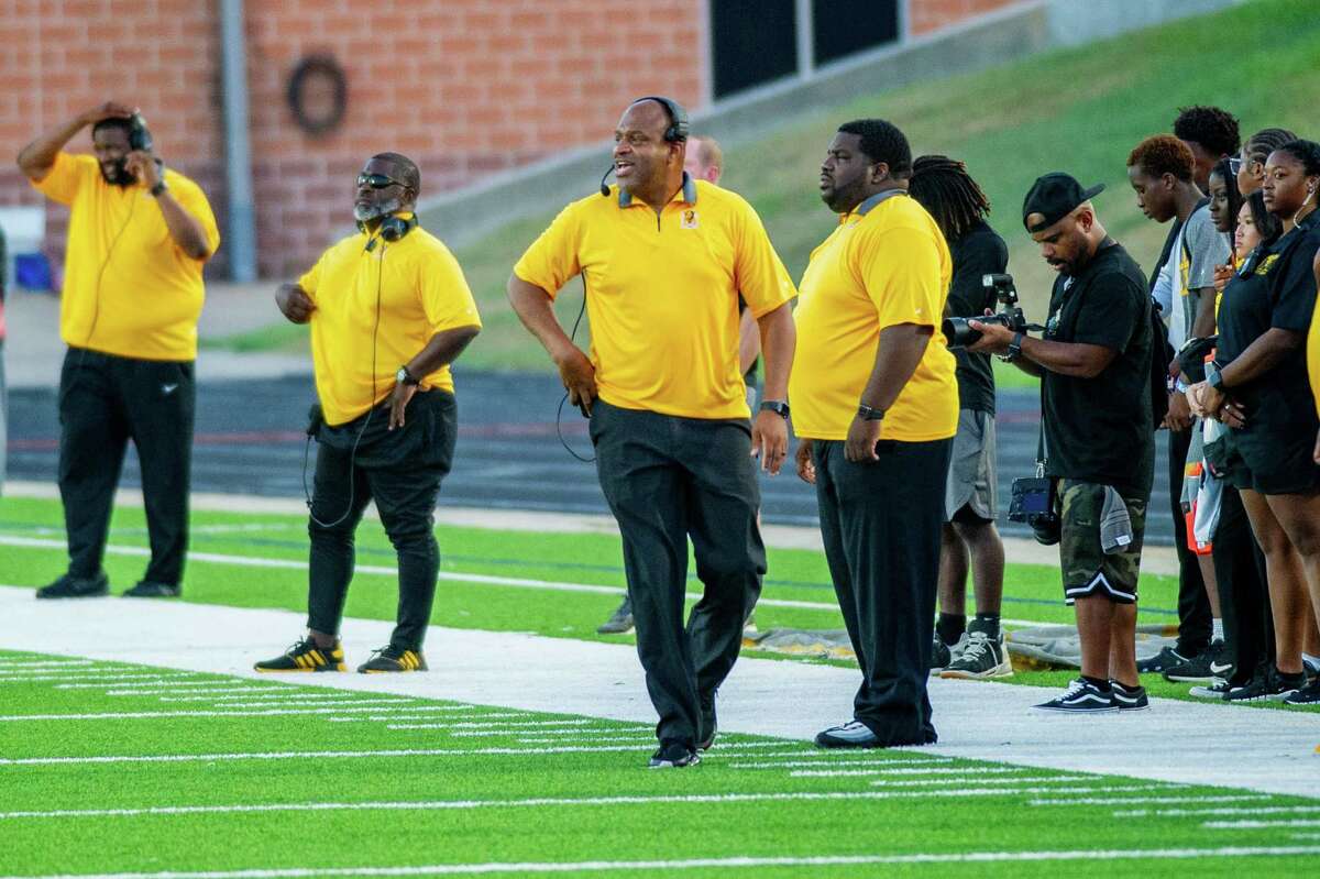 Fort Bend Marshall Buffalos cruise past Crosby Cougars