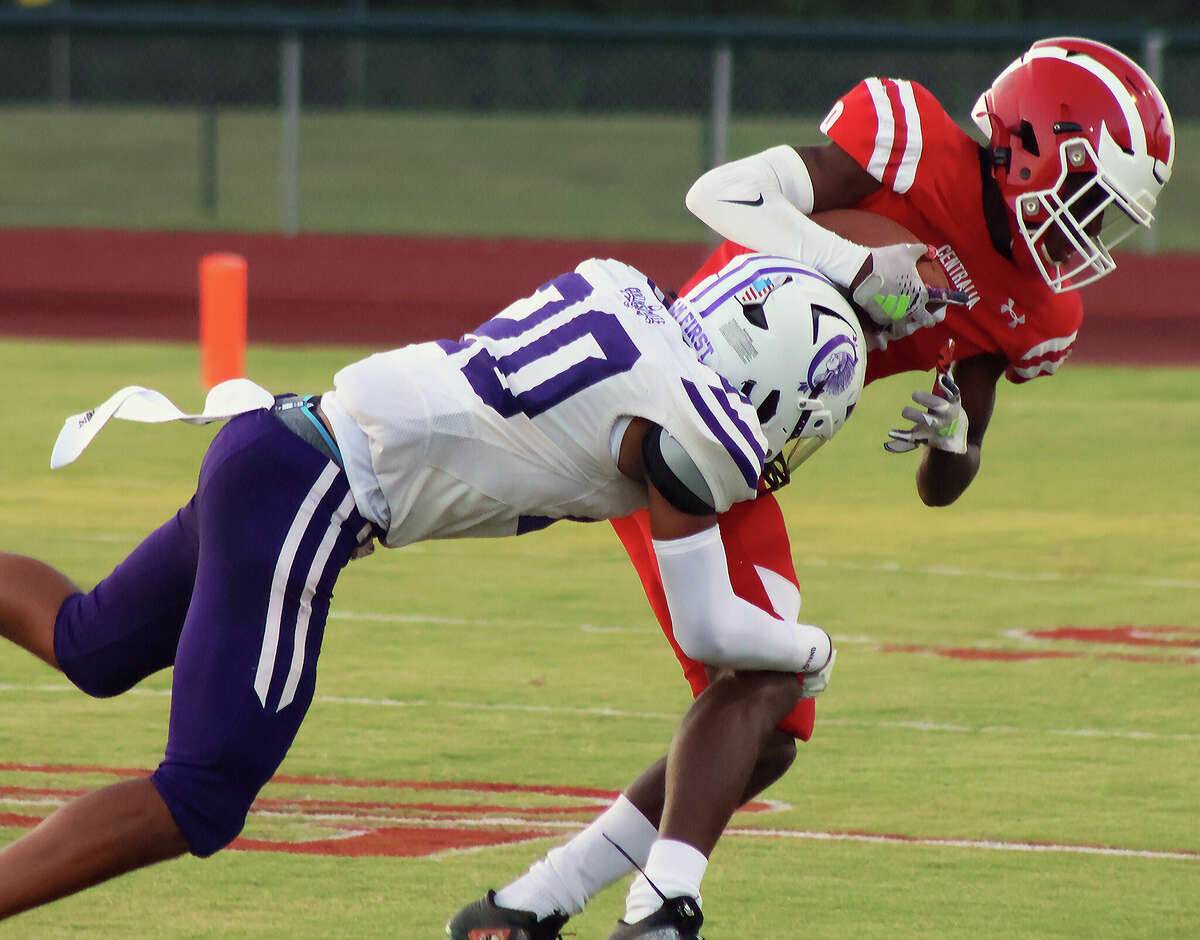 Big plays power Kahoks over Orphans