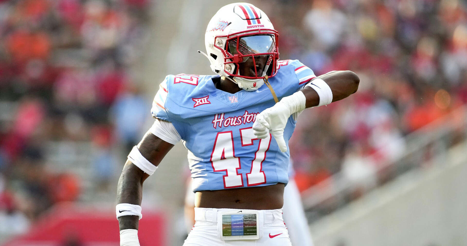UH football uses throwback Oilers-like uniforms to enter new era