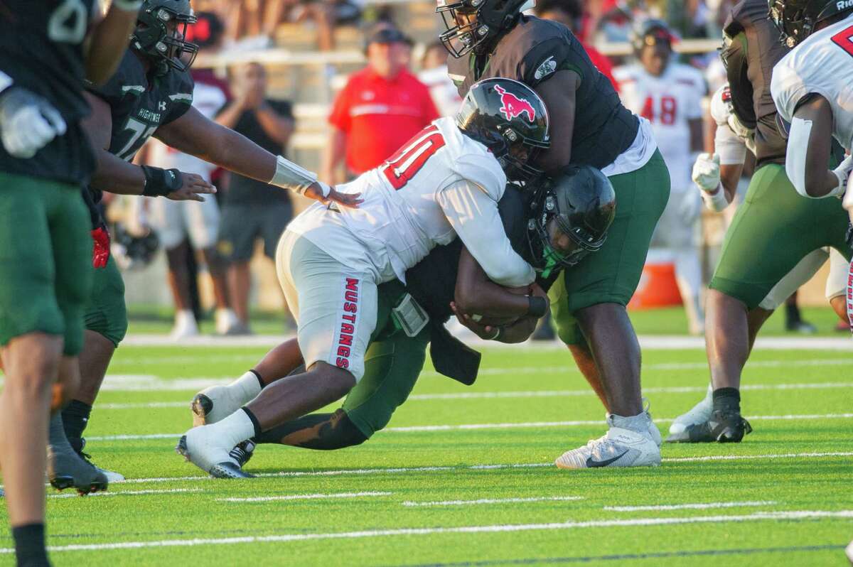 Hightower Hurricanes earn first win over Westfield Mustangs