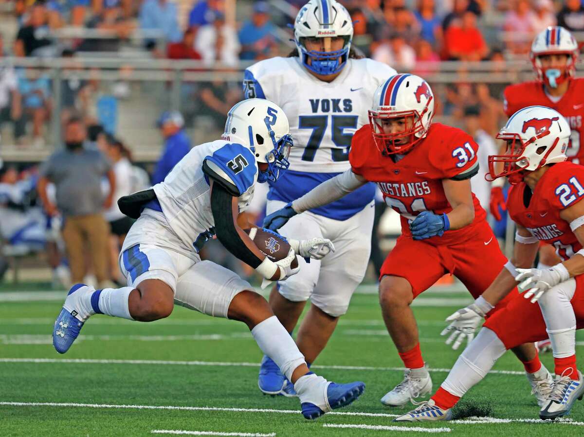 Lanier football shuts out Edison for first win of the season