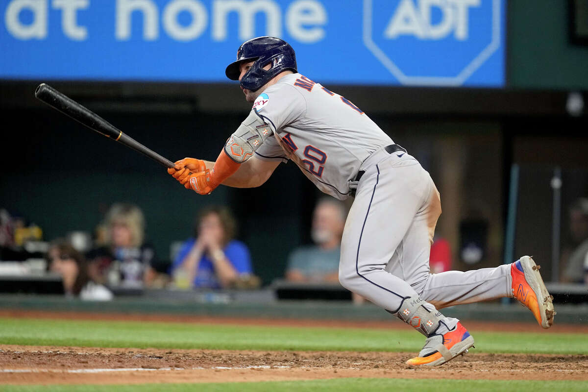 Houston Astros crush Texas Rangers in series-opening win