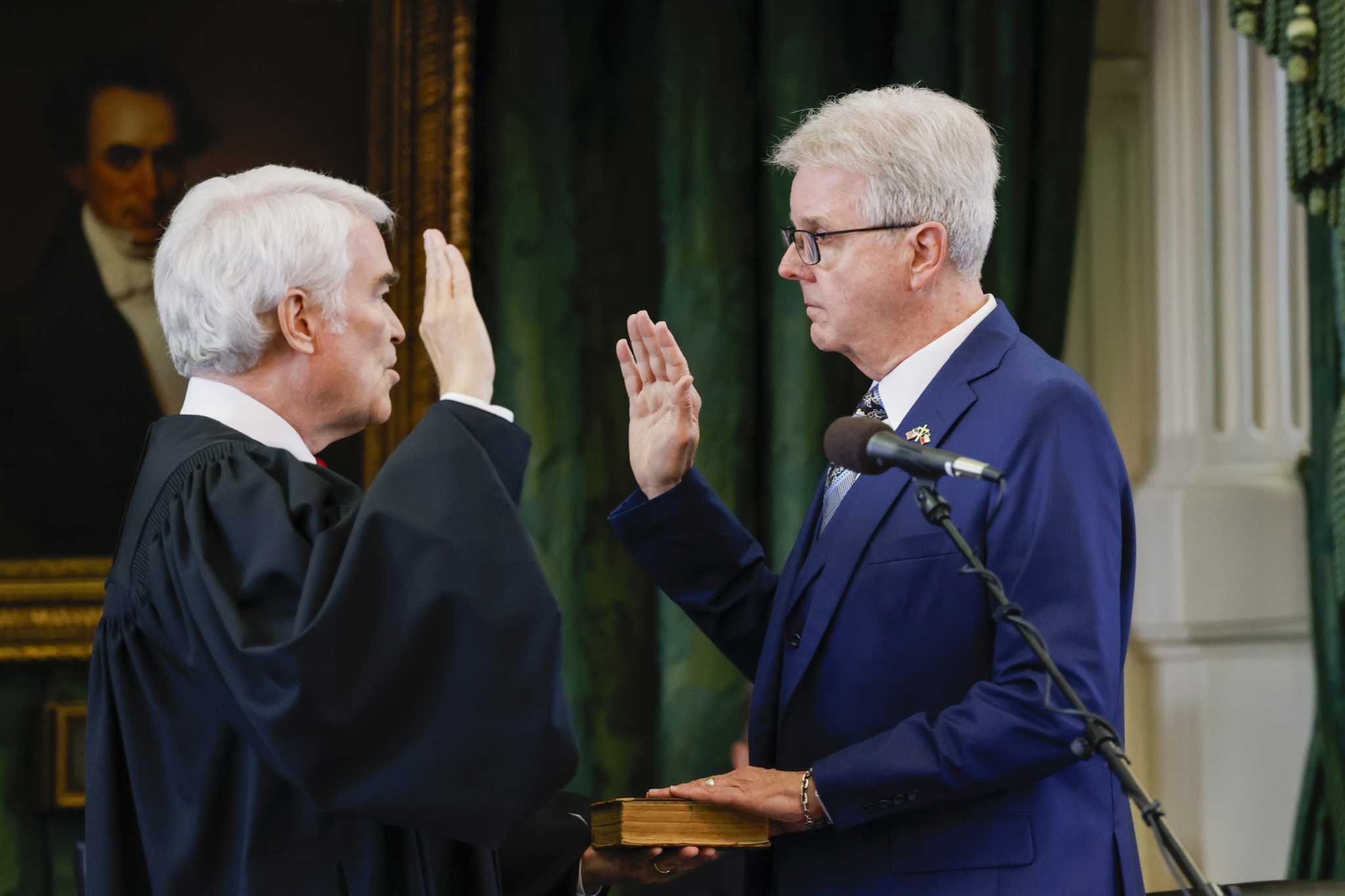 Texas is no country for old judges. Voters reject raising age (Thumbs)