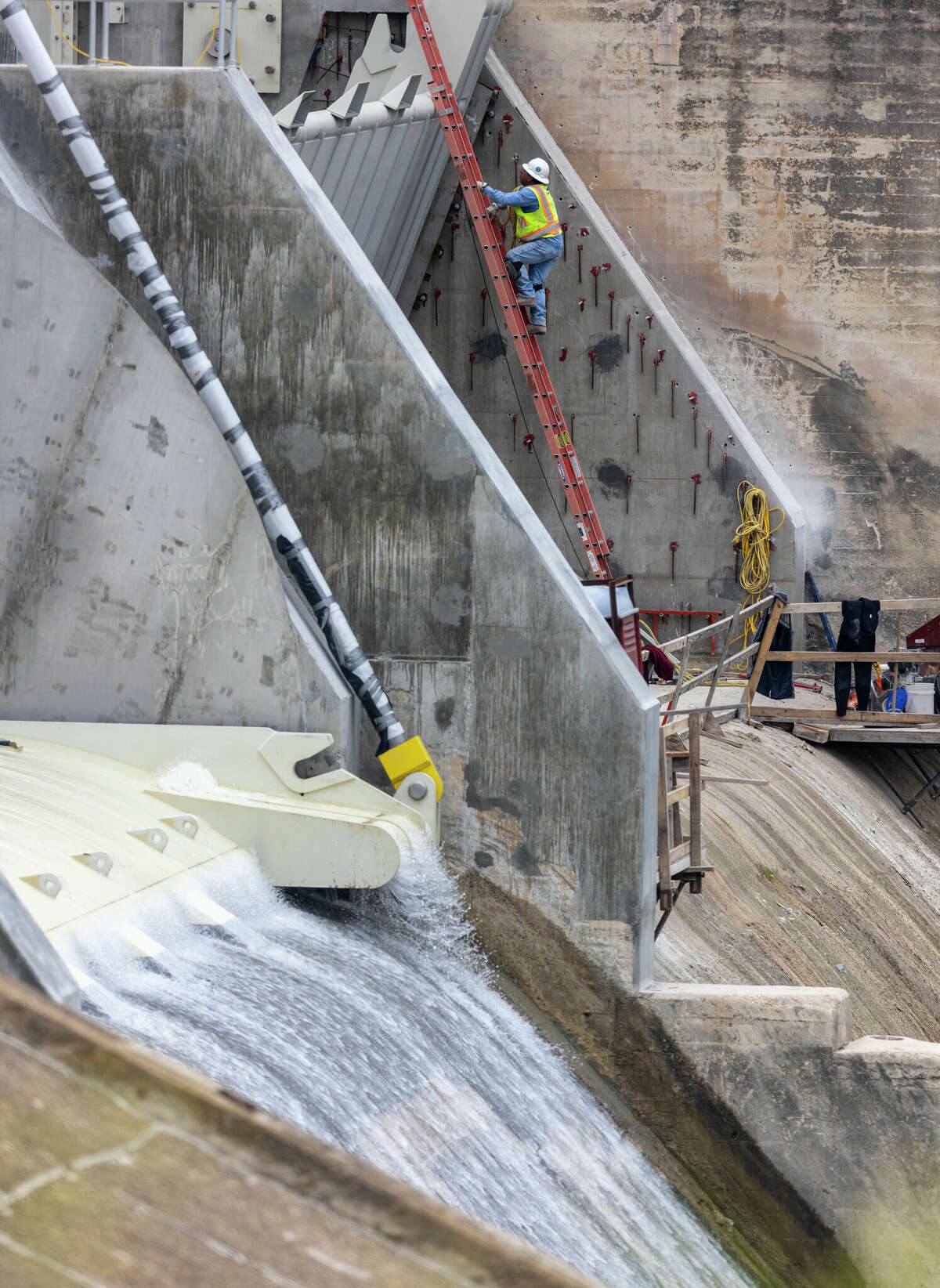 Four years after dam collapse, Lake Dunlap is being refilled