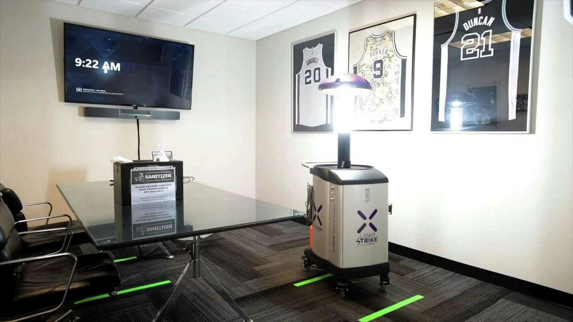 Xenex LightStrike robot gets FDA approval for use in medical centers