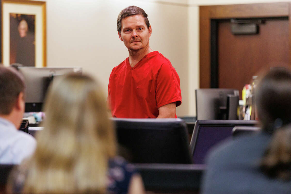 Bond lowered for ex-Air Force colonel arrested in child porn case