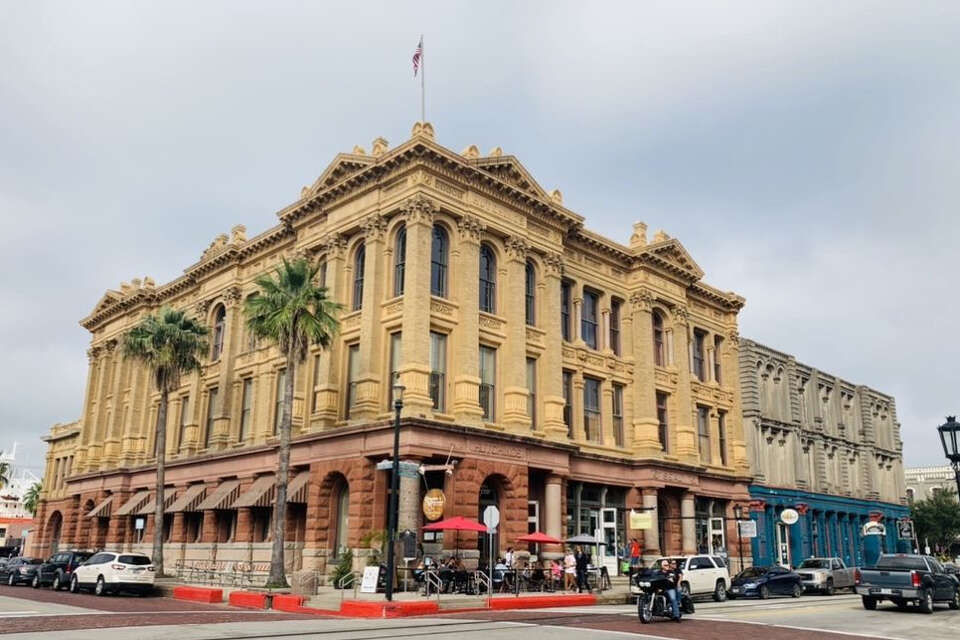 The Strand: Your ultimate guide to the historic district