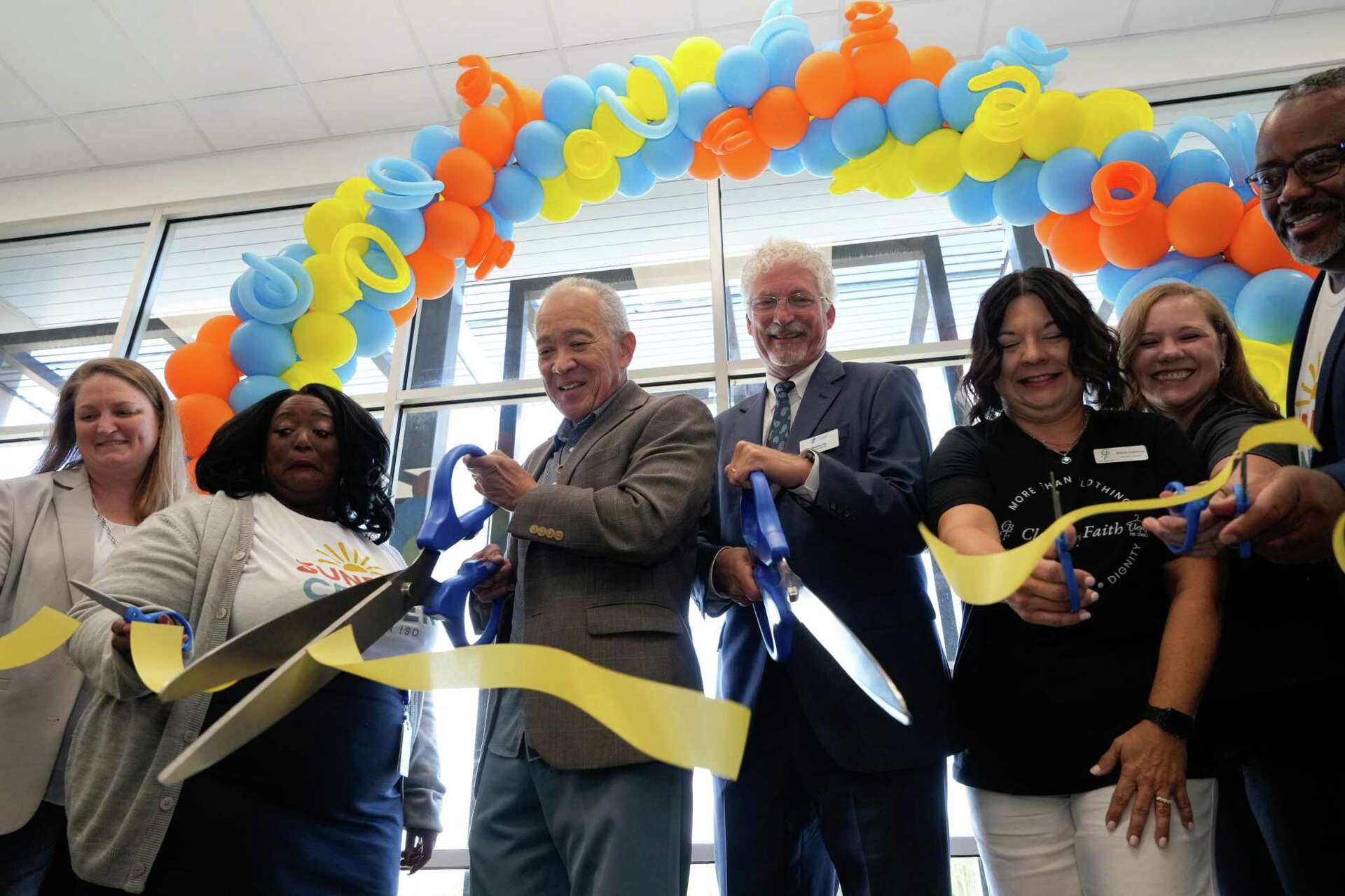 HISD opens 8th Sunrise Center for students in need ahead of new year