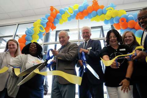 HISD opens 8th Sunrise Center for students in need ahead of new year