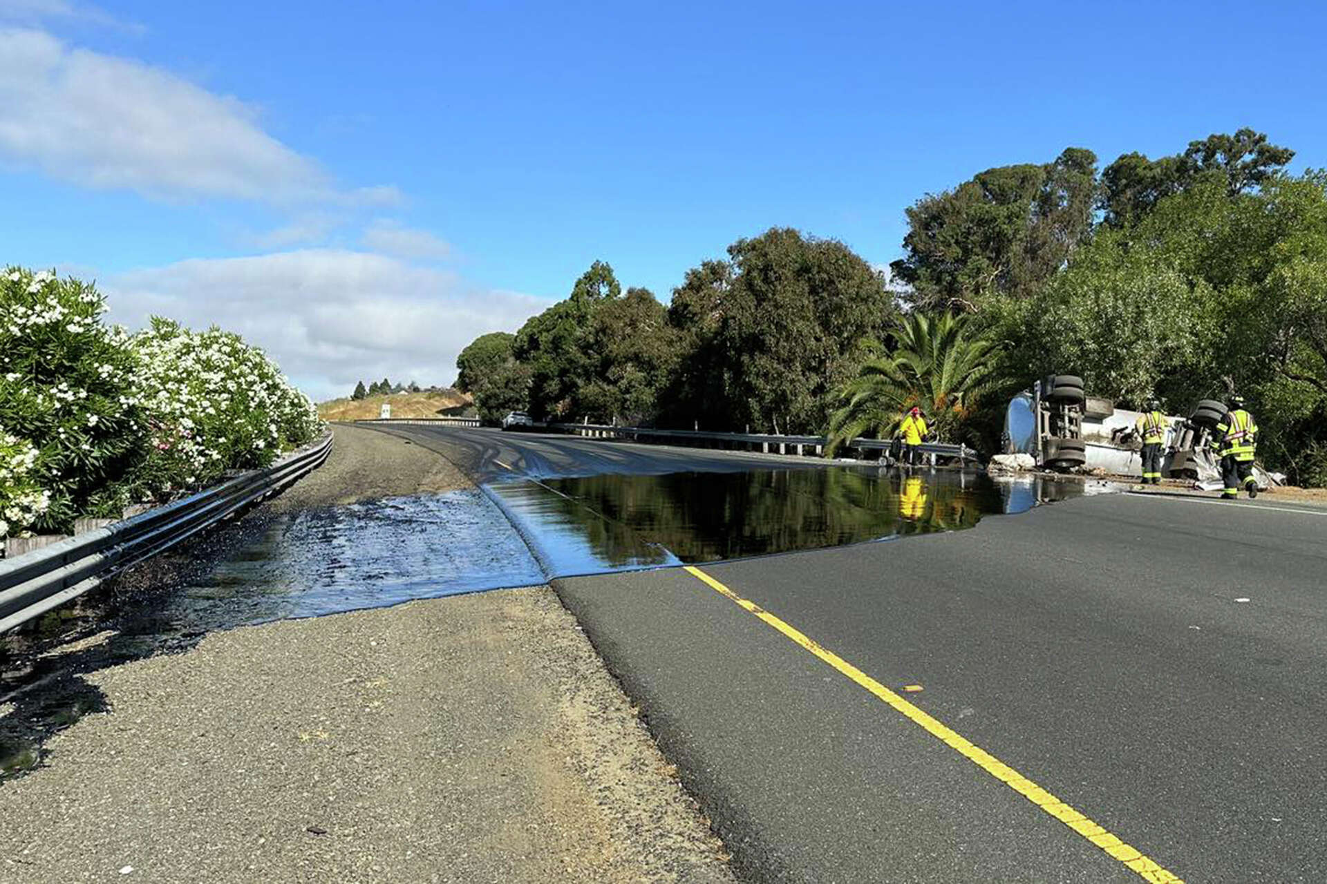 Section of Bay Area highway closes due to ‘hot asphalt’ spill