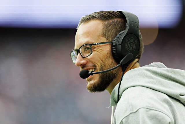 How Mike McDaniel's time at Yale shaped his NFL career