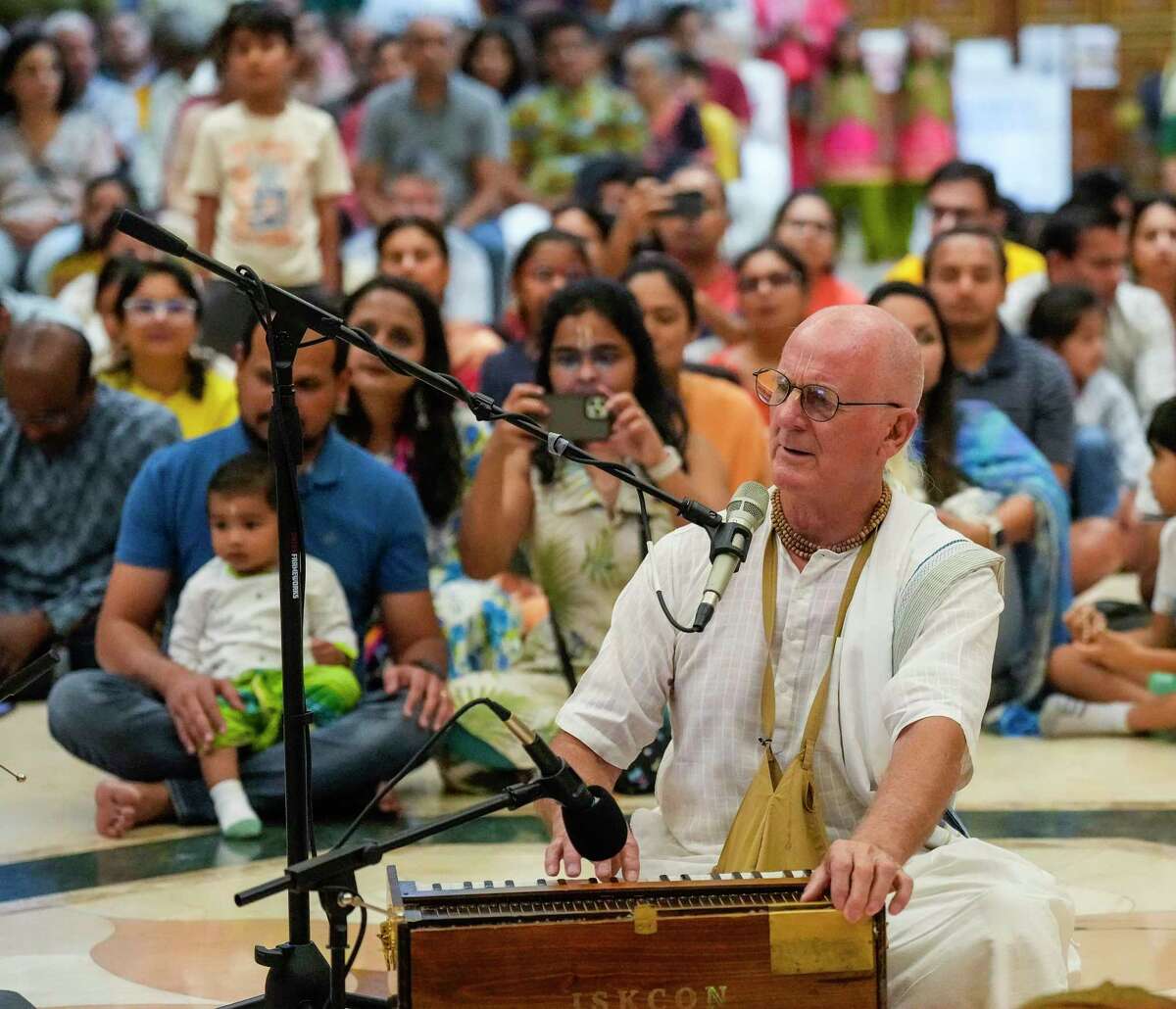 Krishna's birthday draws thousands to Houston temple for Janmashtami