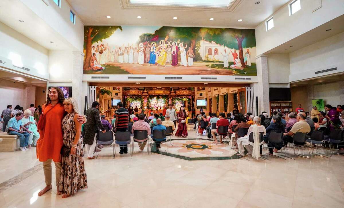 Krishna's birthday draws thousands to Houston temple for Janmashtami