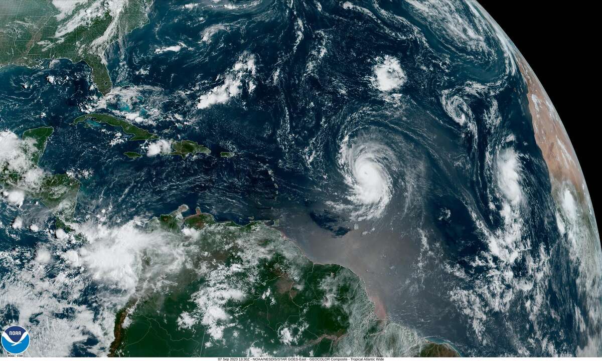 What's the difference between a tropical storm and a hurricane?