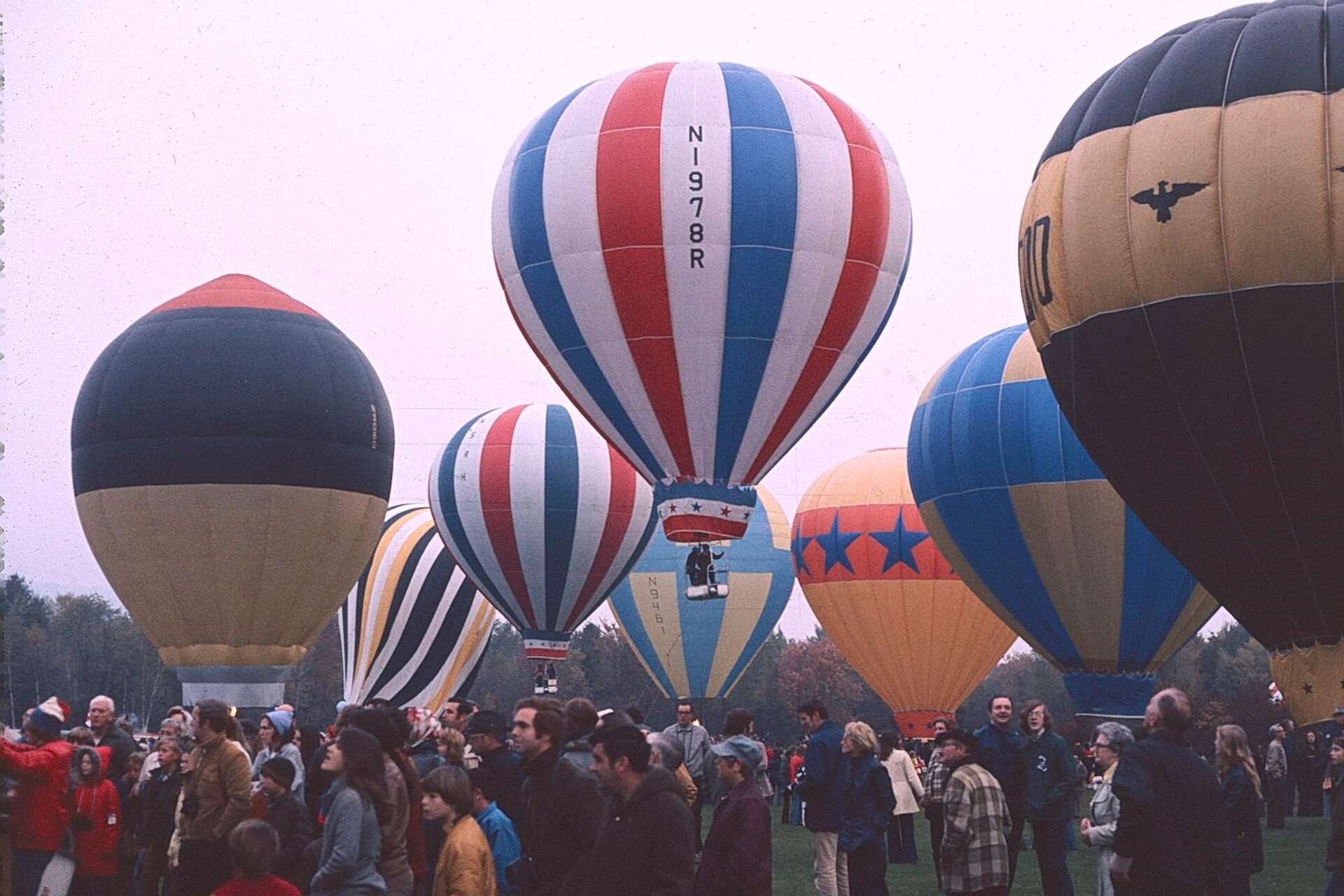 Pilots of gas balloon race crash into North Texas powerline