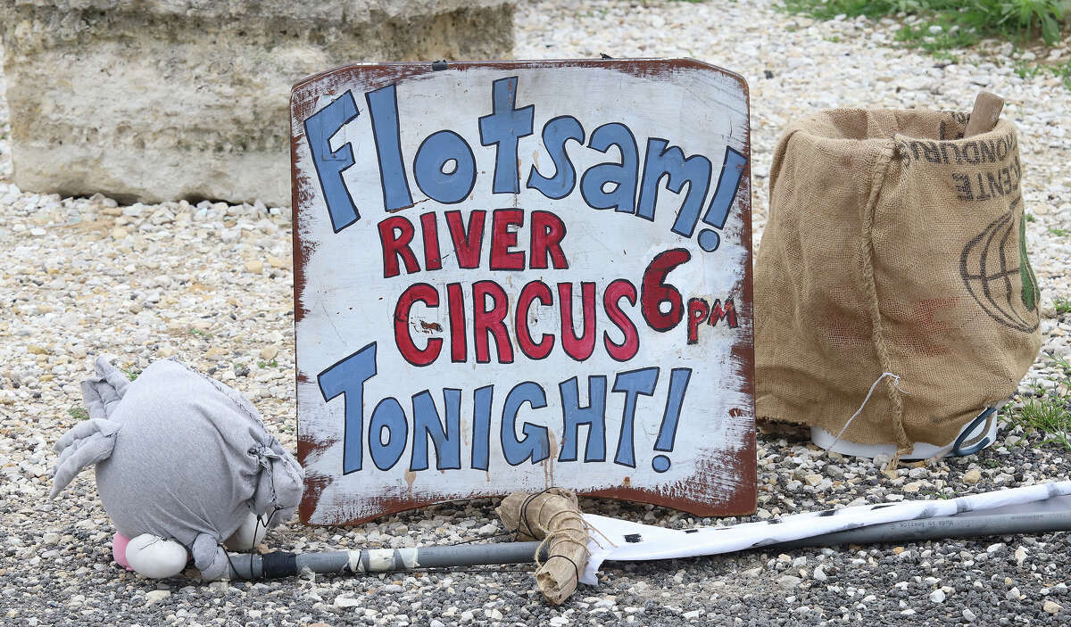 River circus packs them in at Grafton