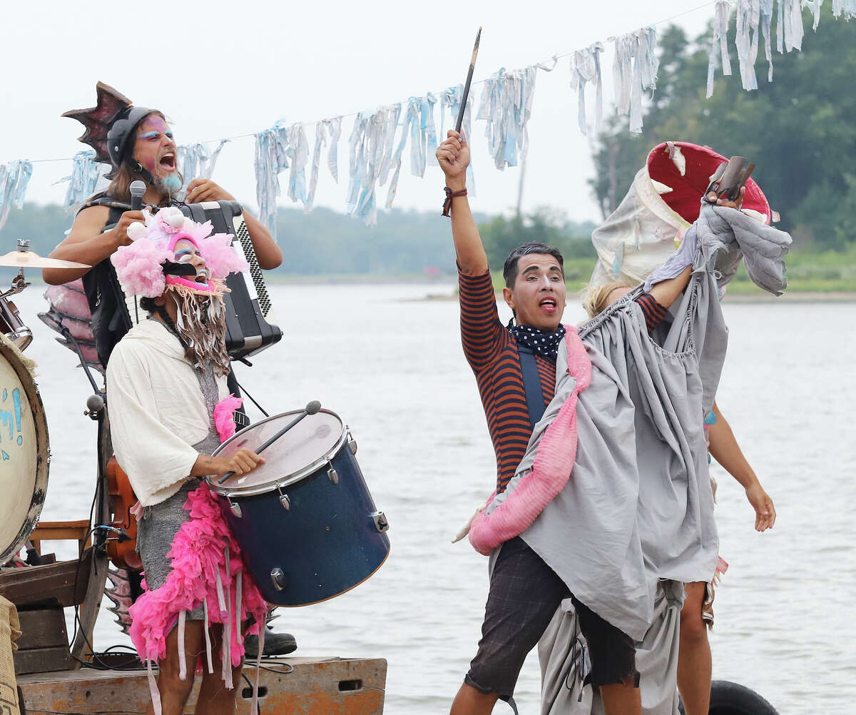 River circus packs them in at Grafton