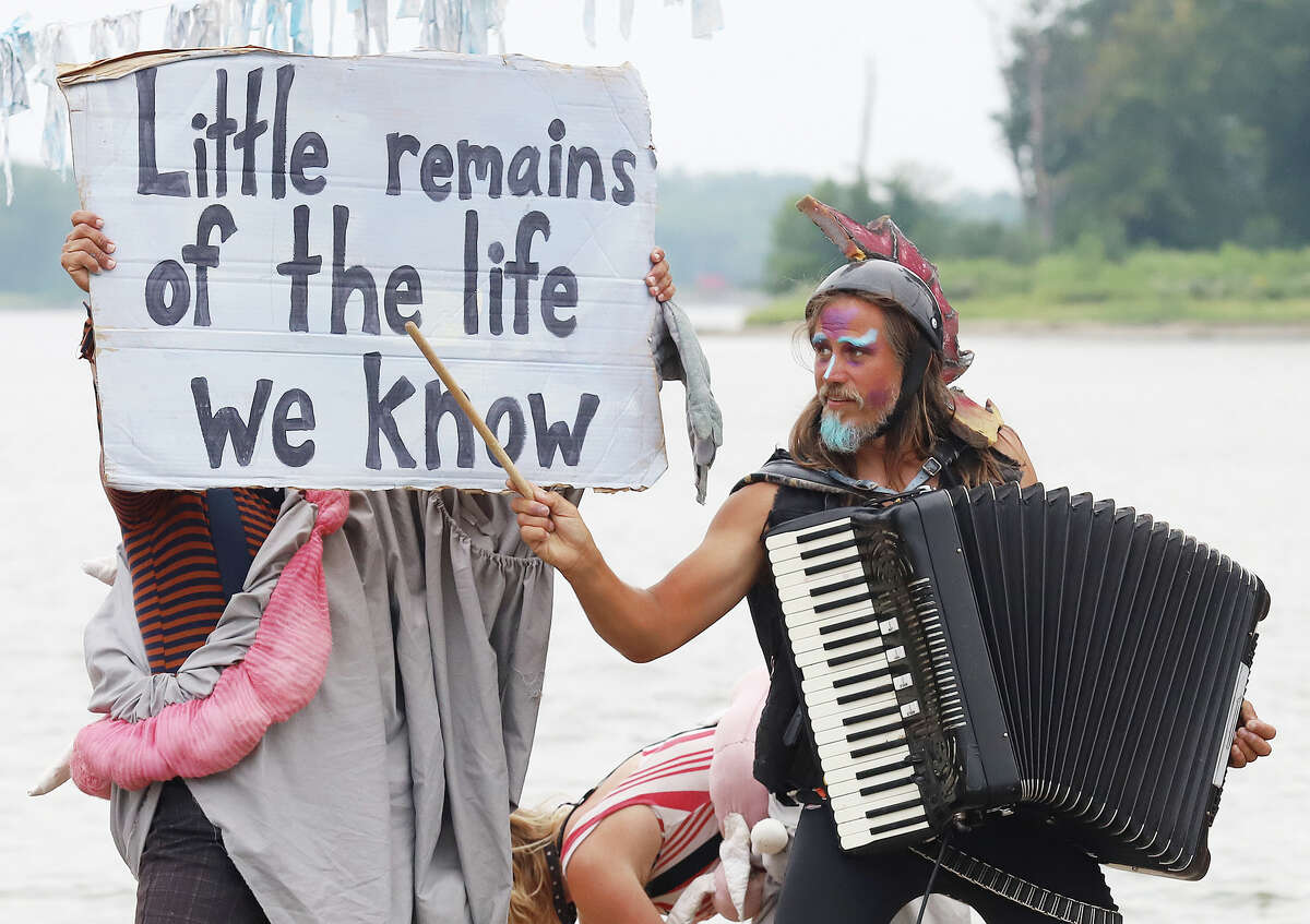 River circus packs them in at Grafton