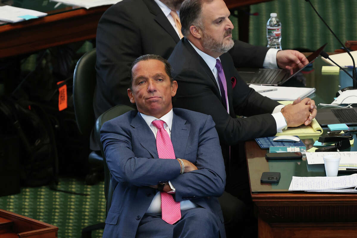 Buzbee goes Oompa Loompa over tan-gate (Thumbs)