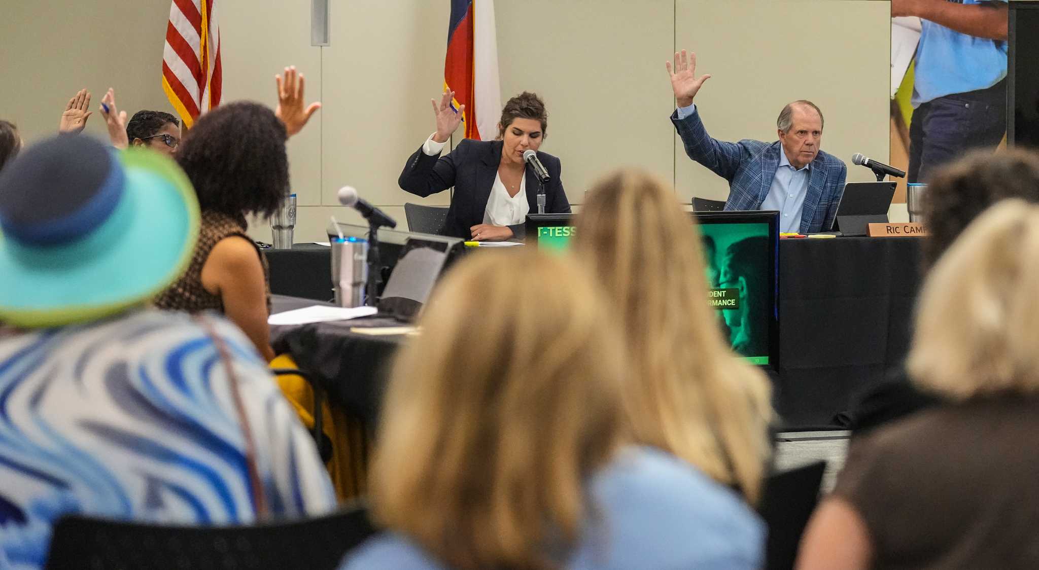 HISD Superintendent Mike Miles wants to add days to the school year