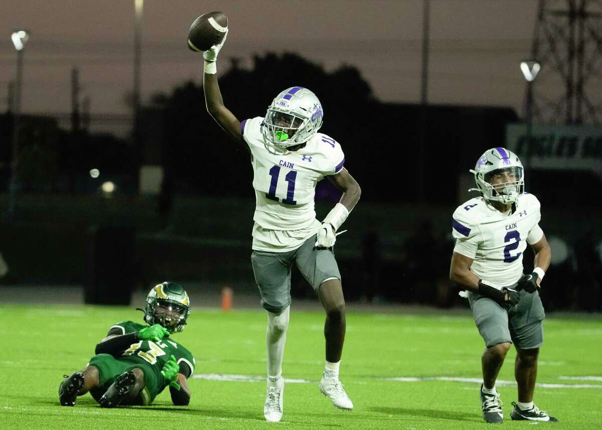 Klein Cain Hurricanes start fast, pull away from Cy Falls Eagles