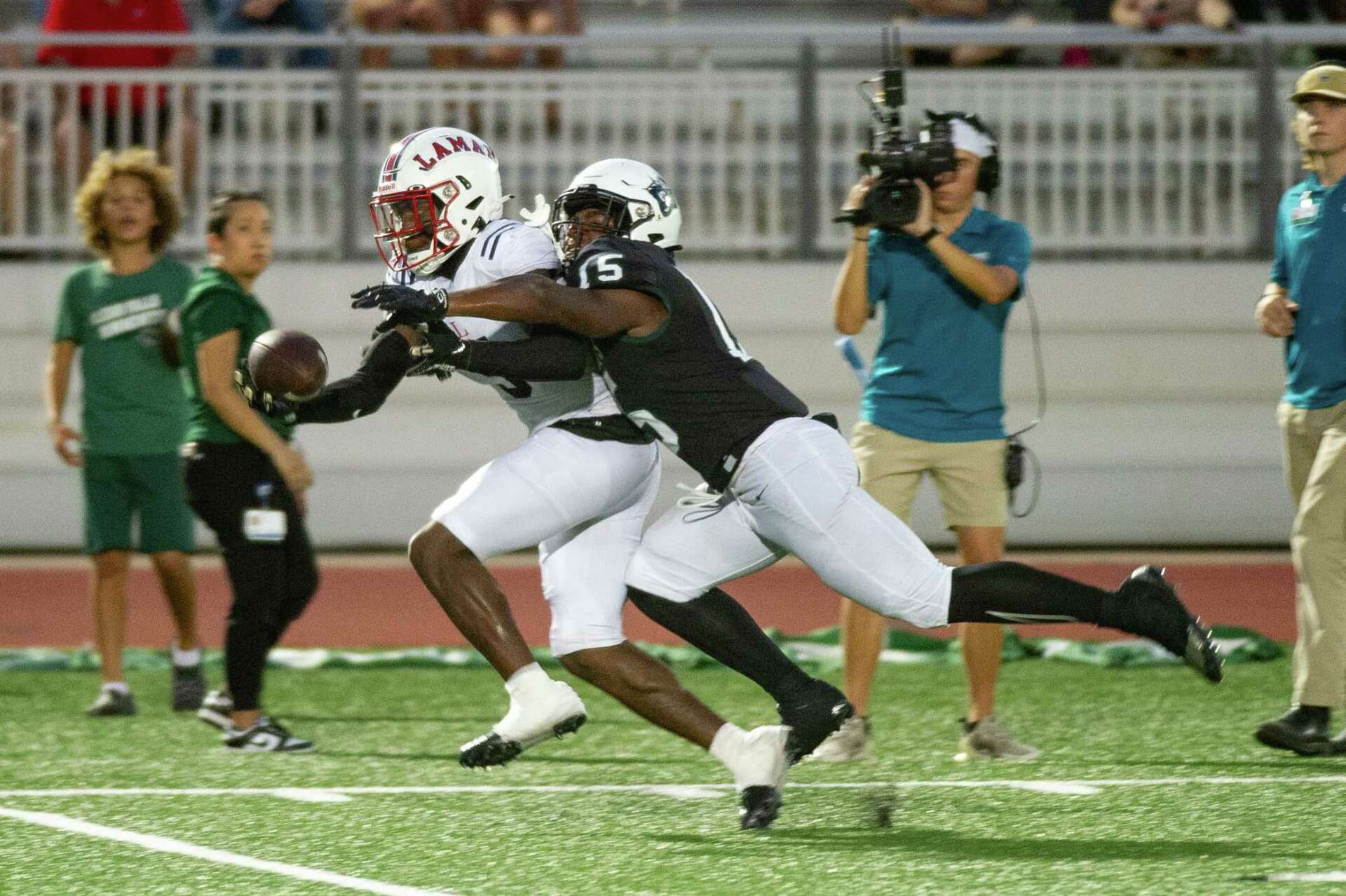 Lamar Texans remain unbeaten with win over Clear Falls Knights