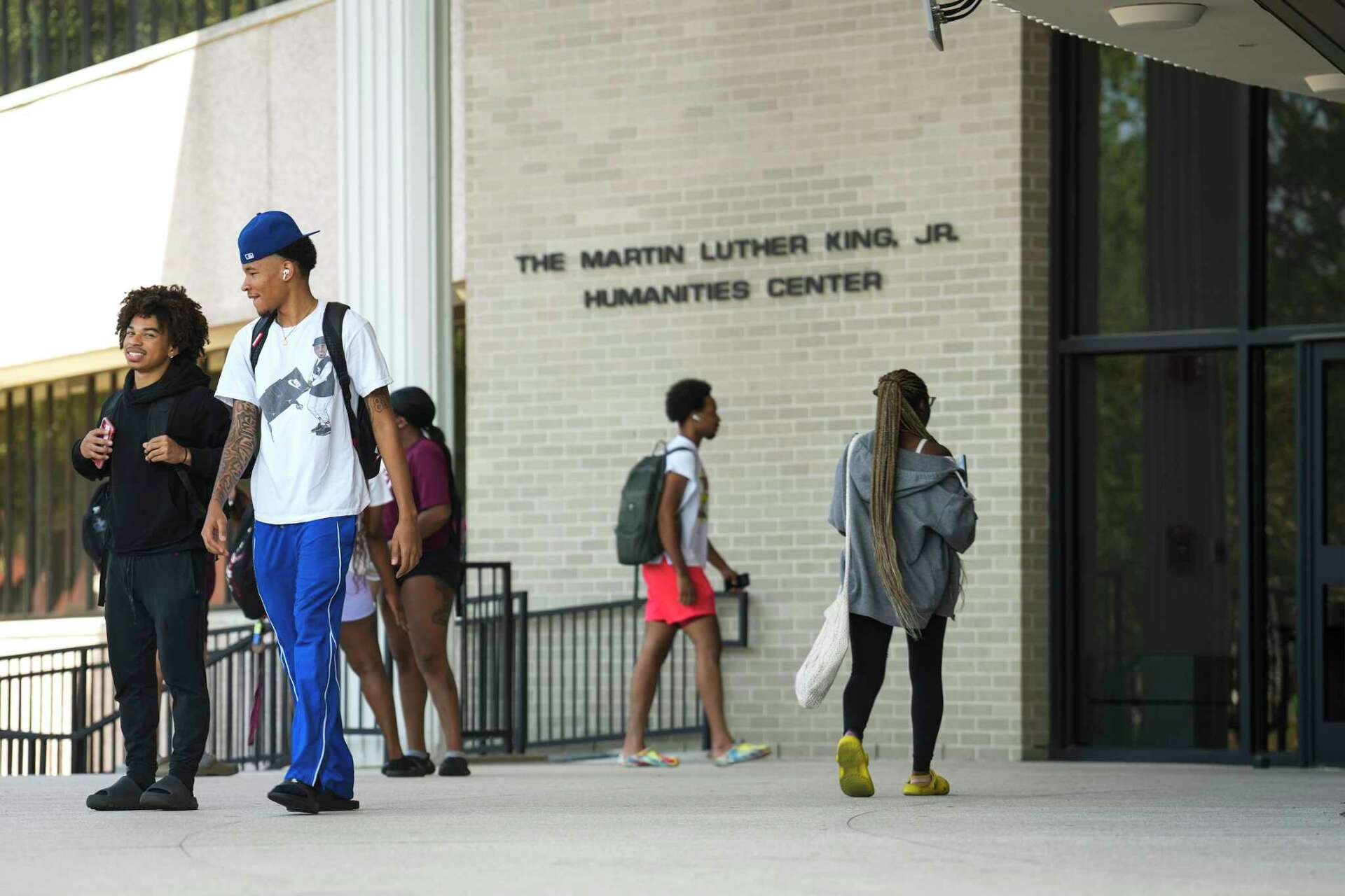 FAFSA delays complicate process for Texas students, colleges