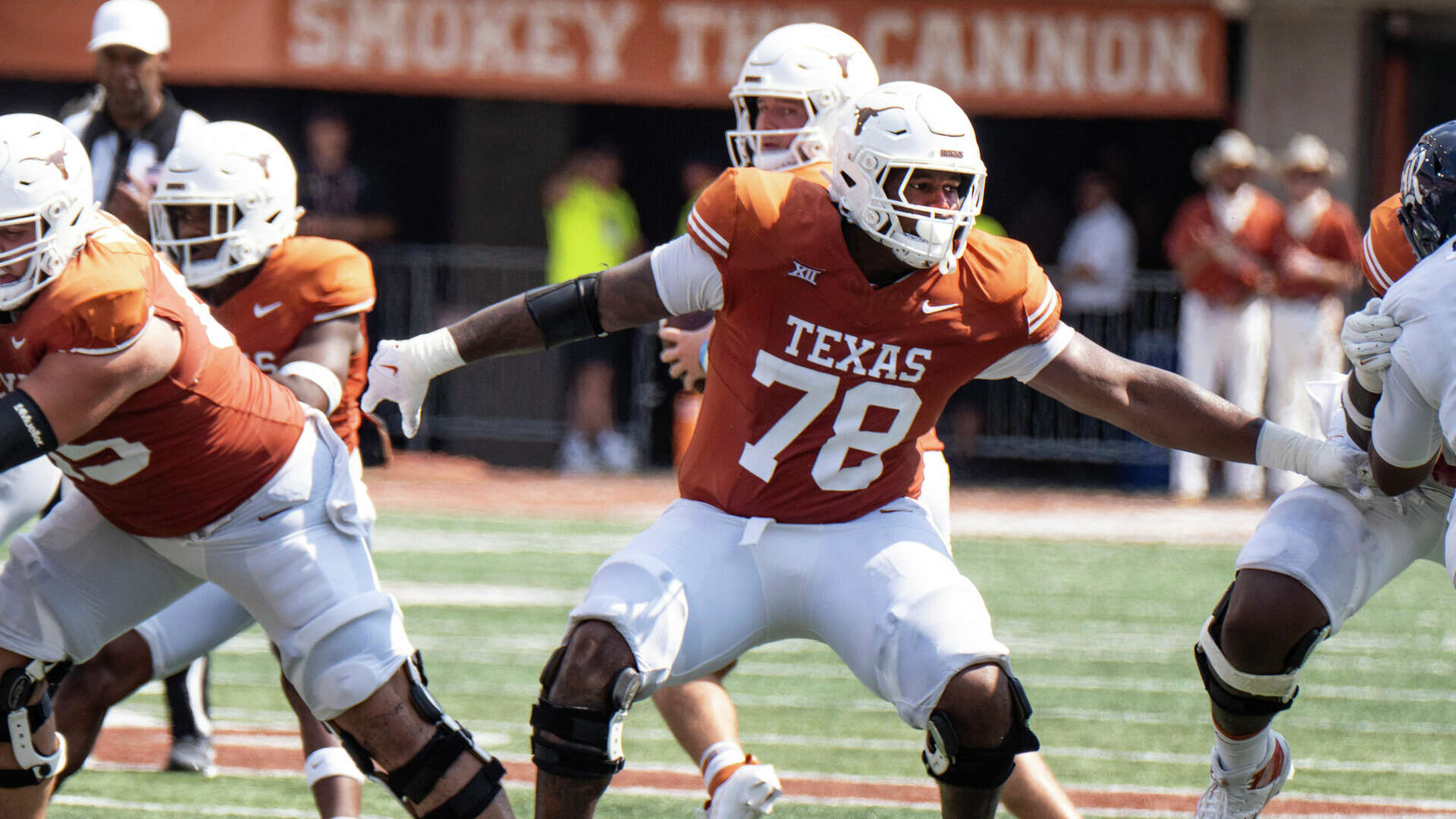 Lombardi Award: Texas' Kelvin Banks Jr. among finalists
