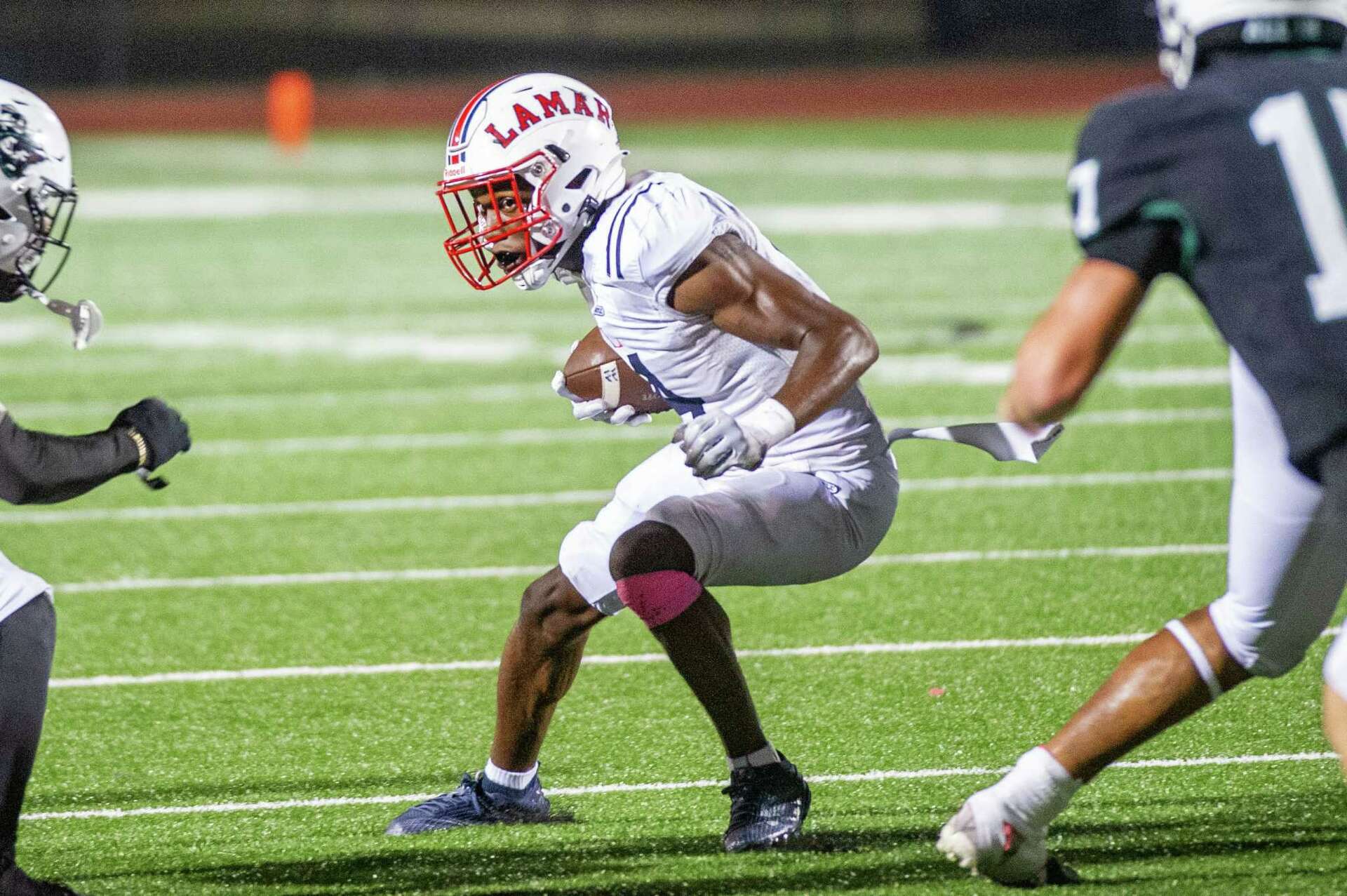 Lamar Texans remain unbeaten with win over Clear Falls Knights